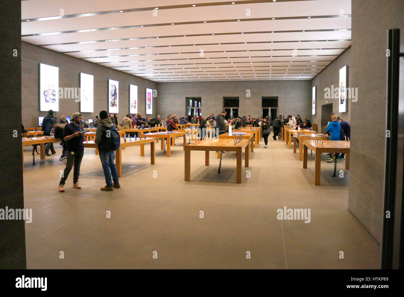 Apple Store, Berlin Stock Photo - Alamy