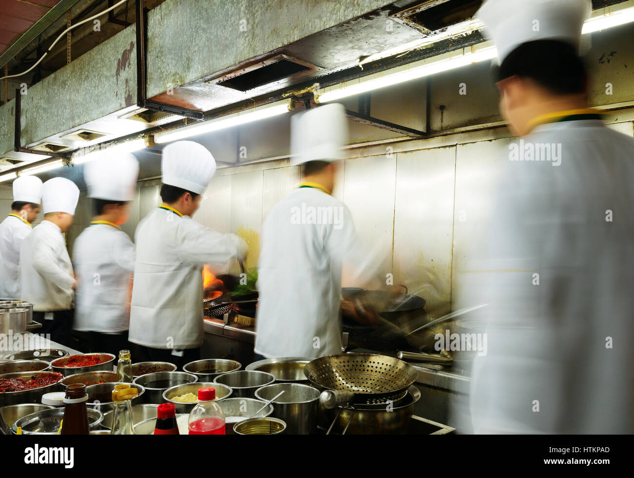 Crowded kitchen hi-res stock photography and images - Alamy