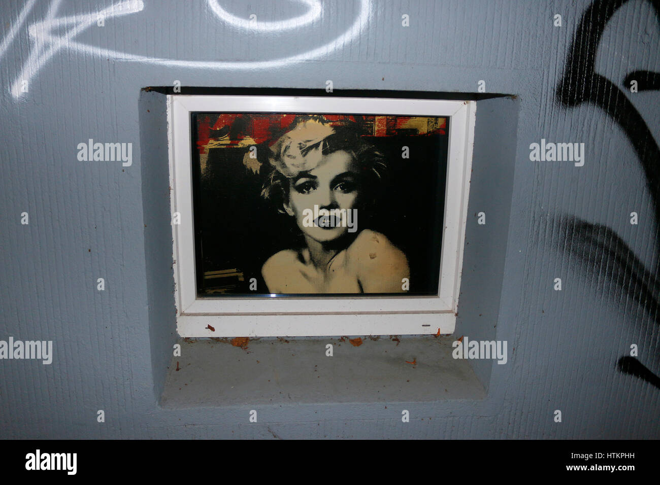 Graffity auf Fenster: Marilyn Monroe, Berlin Stock Photo - Alamy