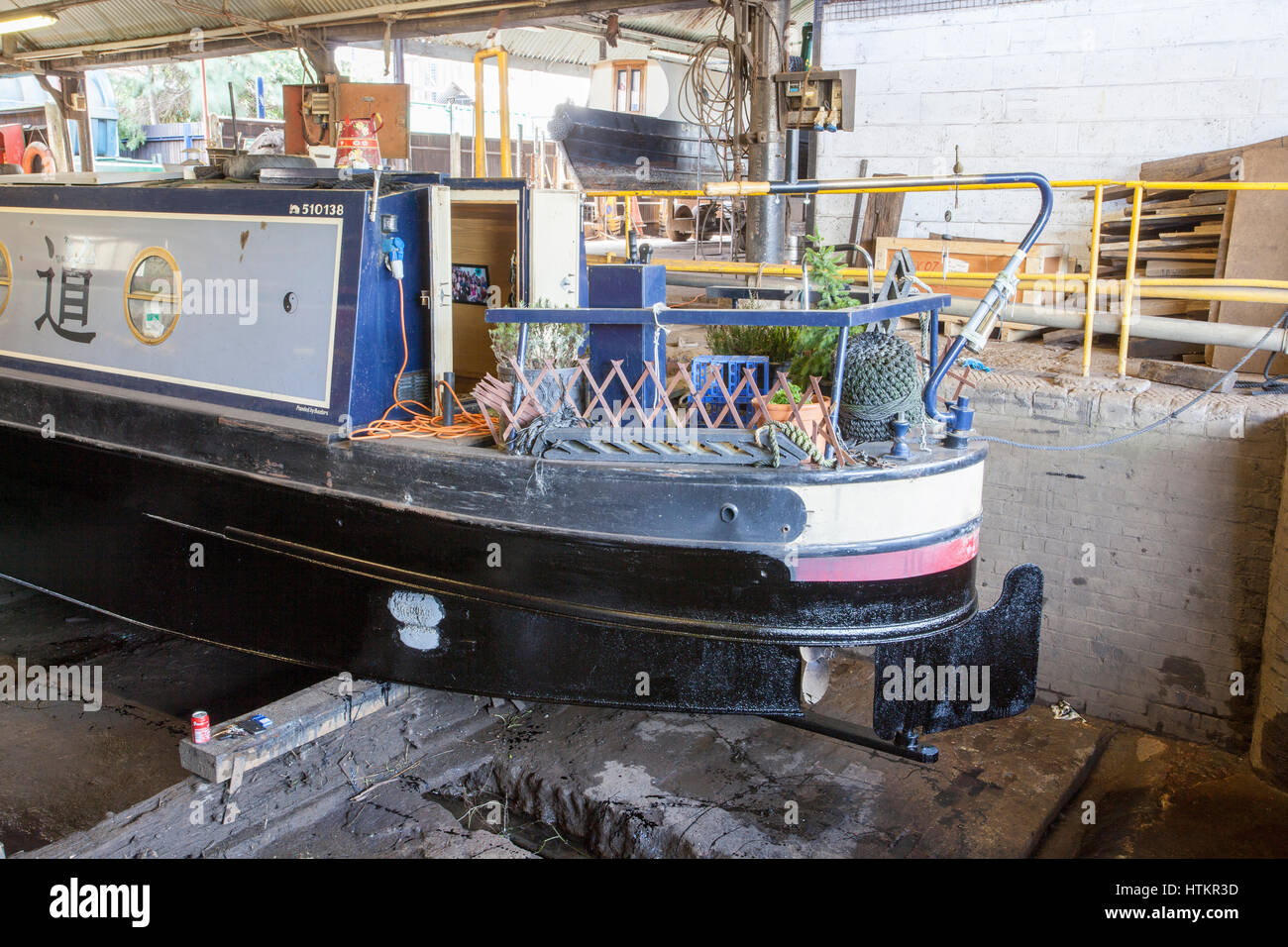 Narrowboat dry dock hi-res stock photography and images - Alamy