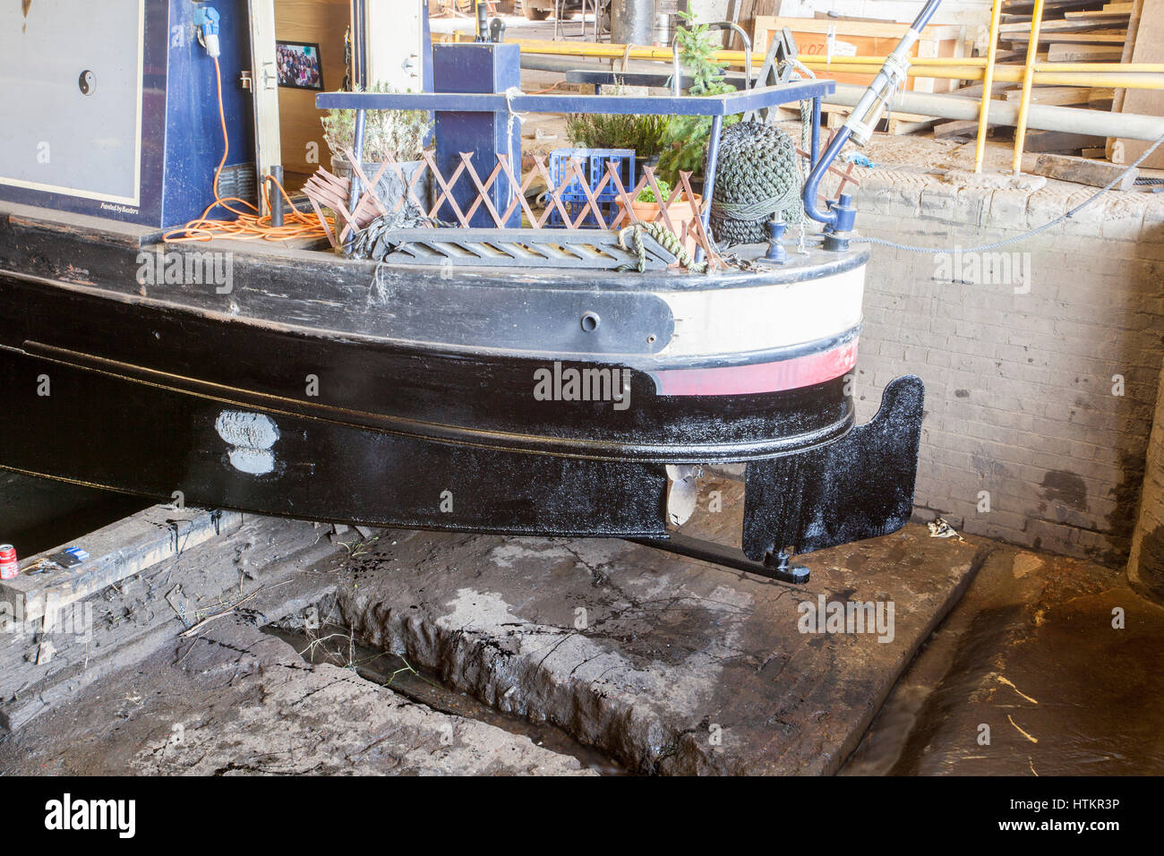 Dry dock for narrow boat hi-res stock photography and images - Alamy