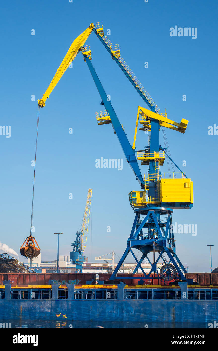 Crane lift cargo hi-res stock photography and images - Alamy