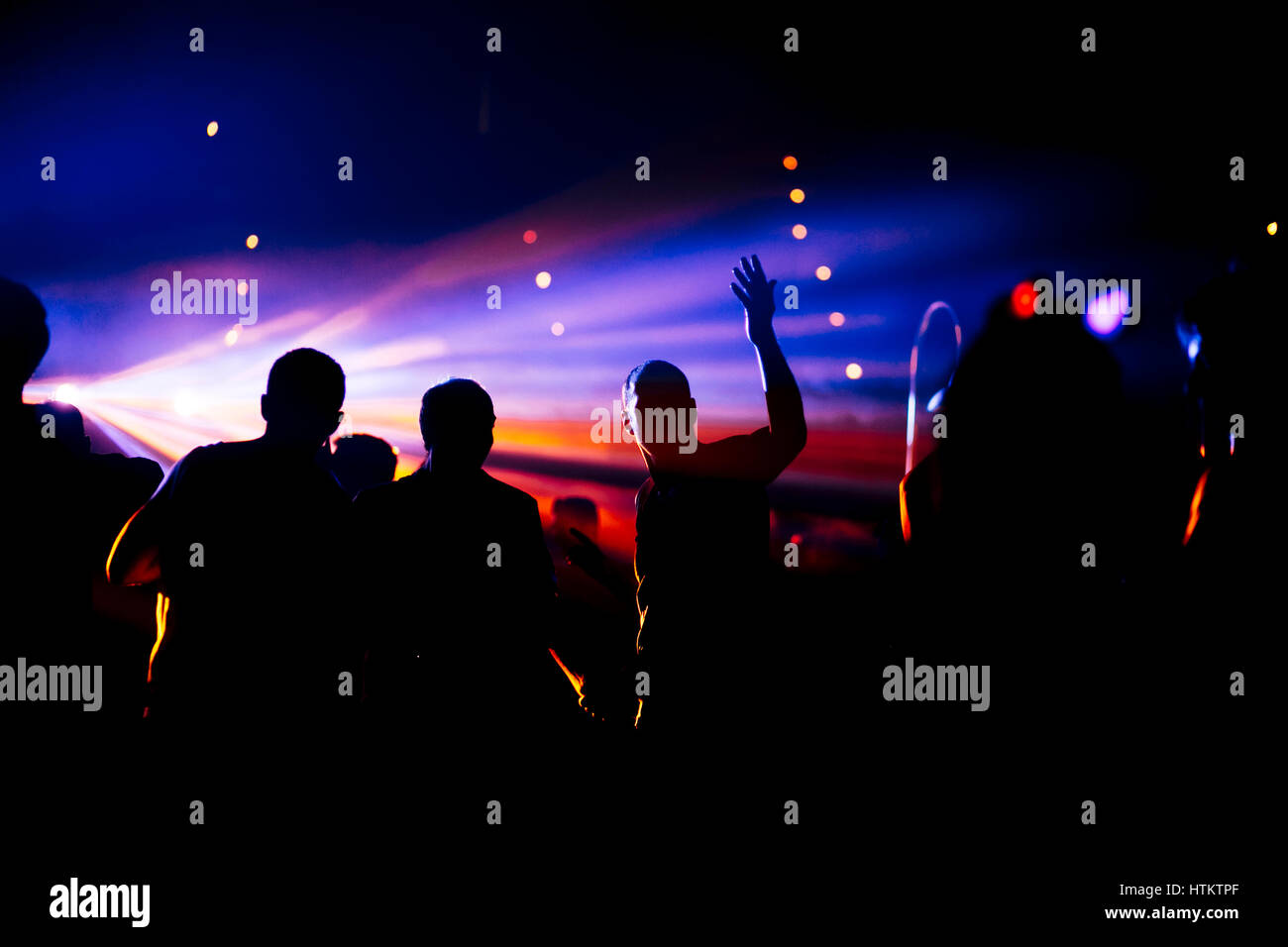 Large crowd dancing hi-res stock photography and images - Alamy