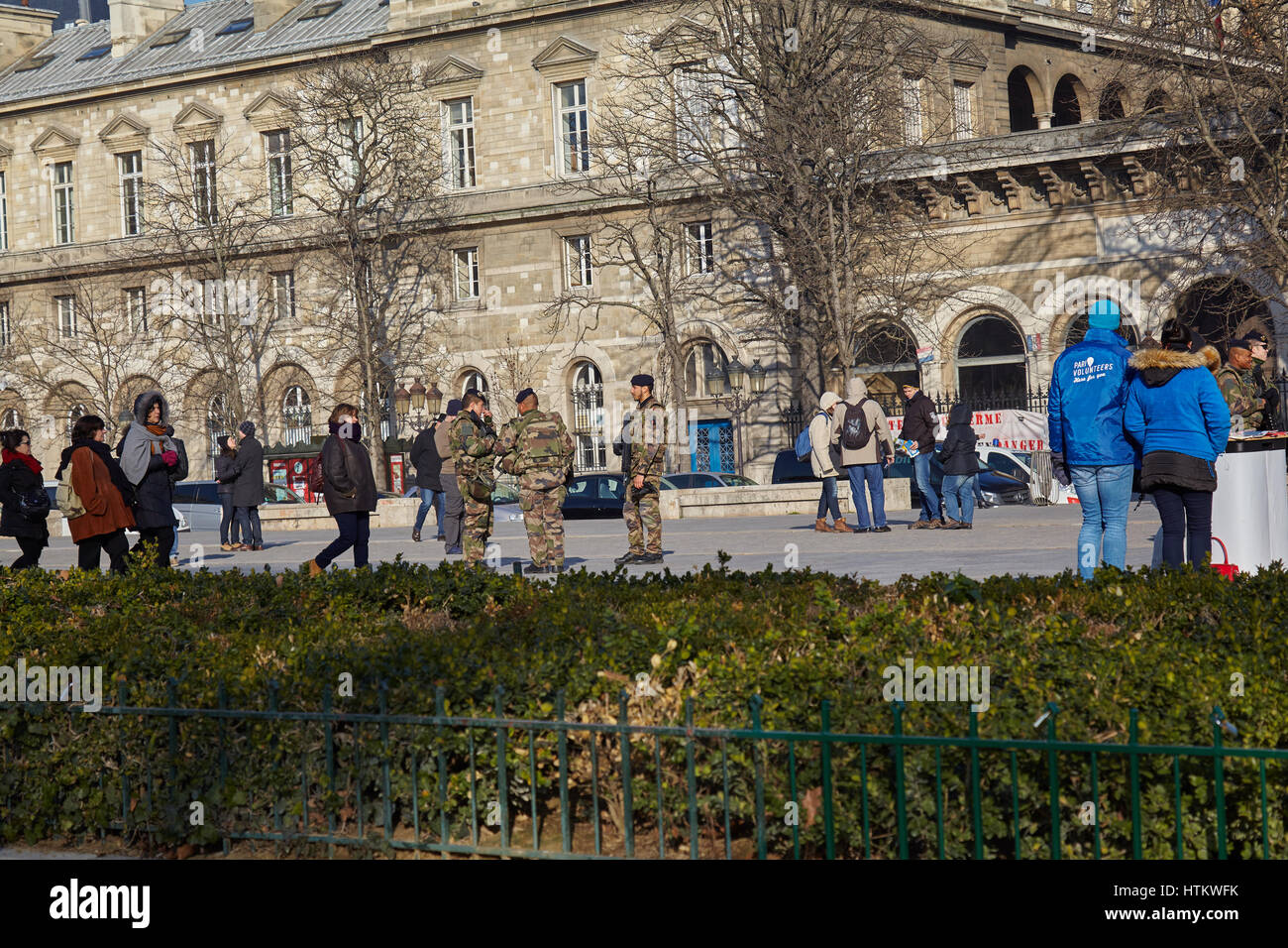 Parvis de notre dame de paris hi-res stock photography and images - Alamy