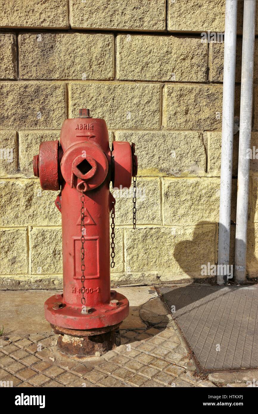 WATER HYDRANT SNOW SNOWY COLD HUELVA PORT Stock Photo - Alamy
