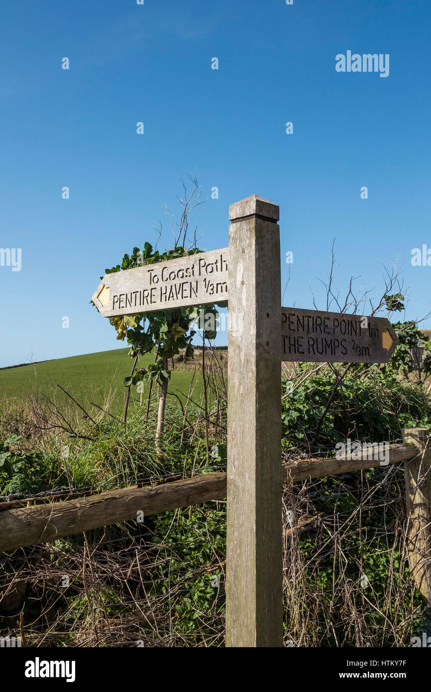 wooden signpost Pentire Headland Cornwall Stock Photo - Alamy