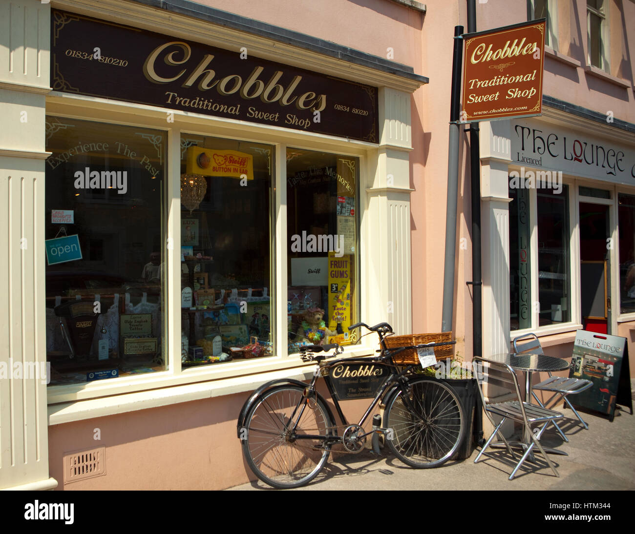 Old fashioned sweet shop hi-res stock photography and images - Alamy