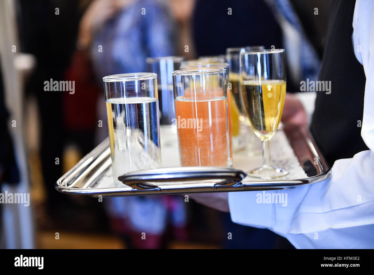 Professional cocktail reception hi-res stock photography and images - Alamy