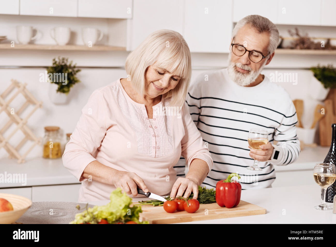 Cooking in retirement home hi-res stock photography and images - Alamy