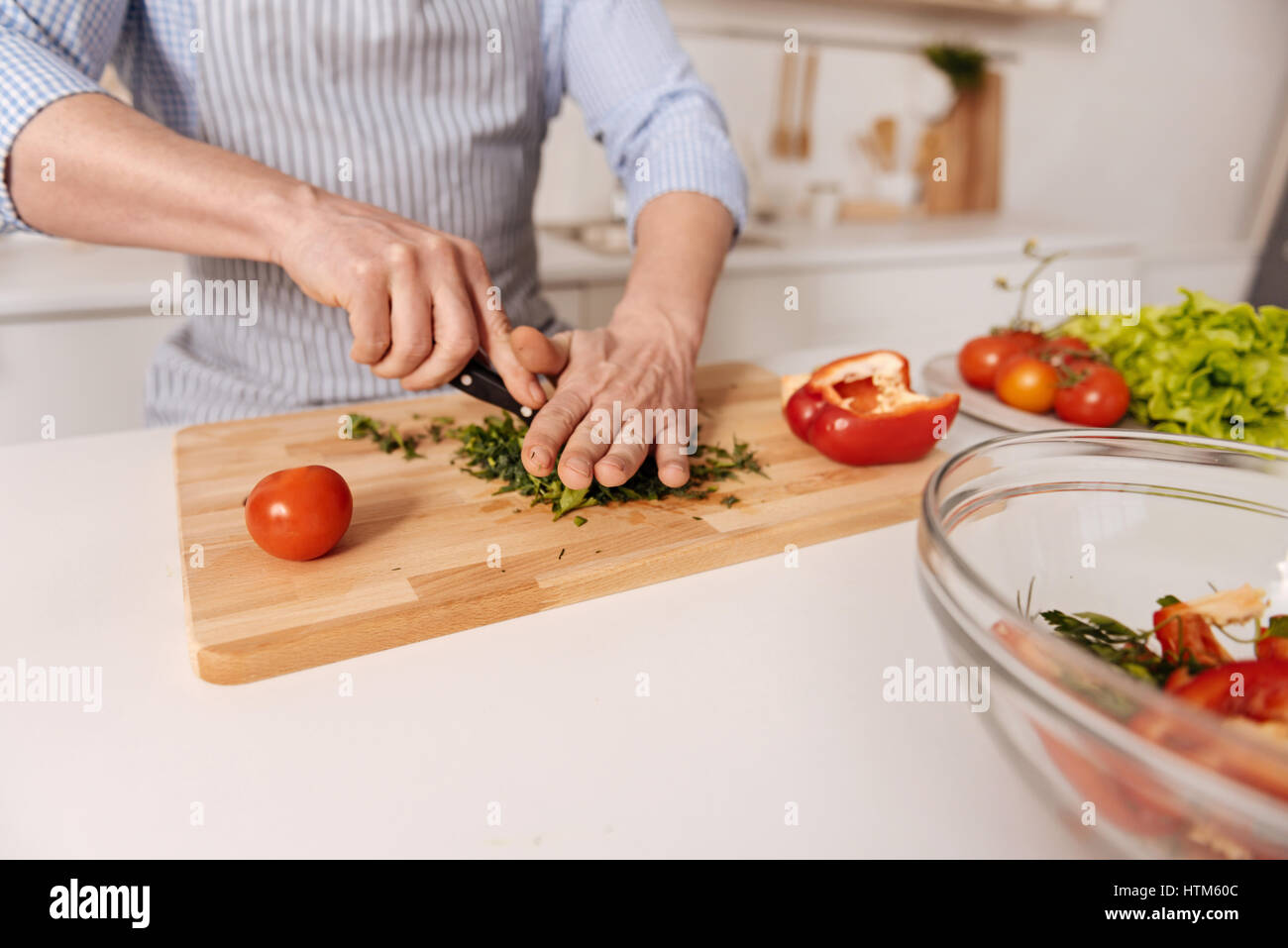 Capable man preparing vegetarian dish in the kitchen Stock Photo - Alamy