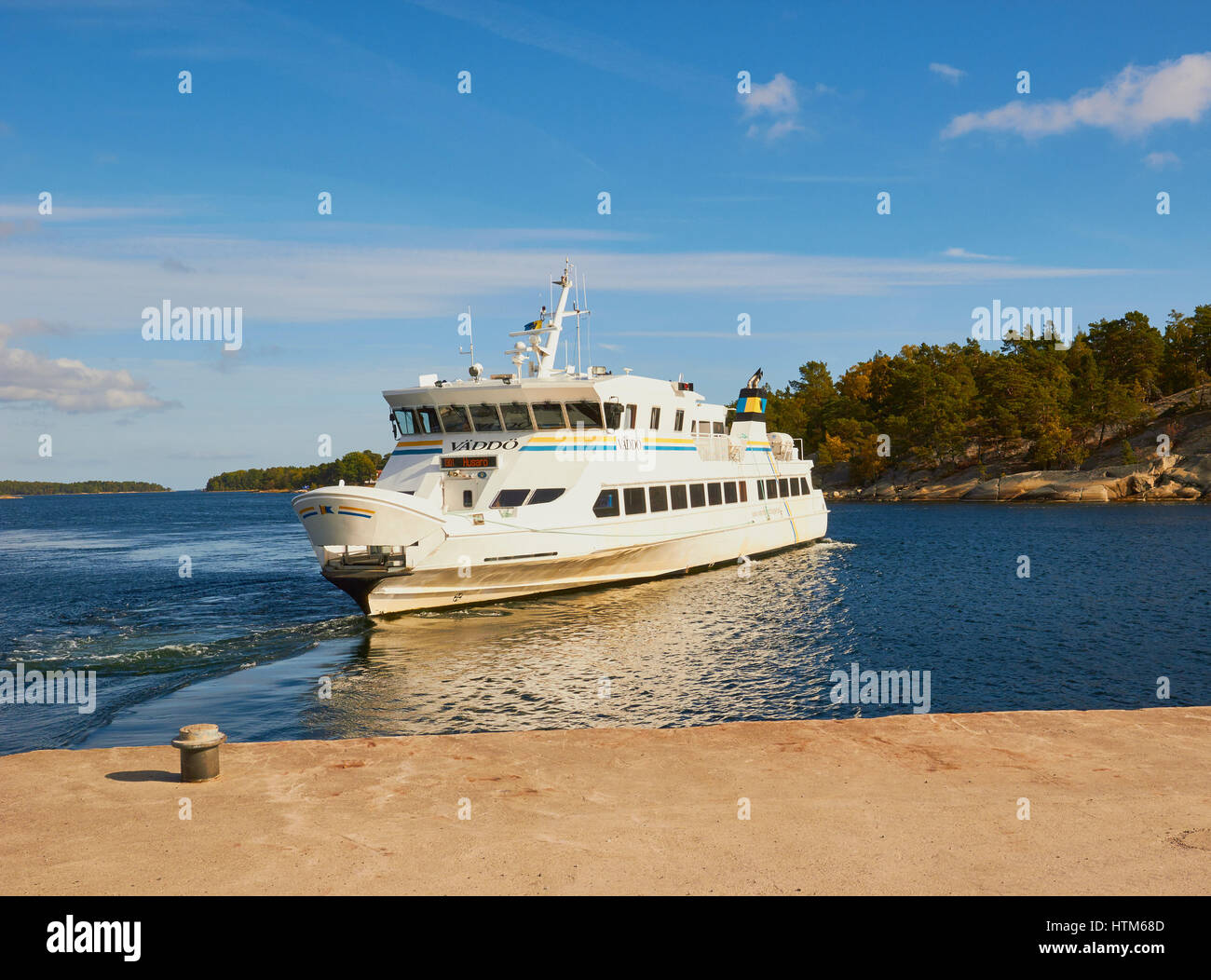Waxholmsbolaget ferry leaving island of Finnhamn, Stockholm archipelago ...