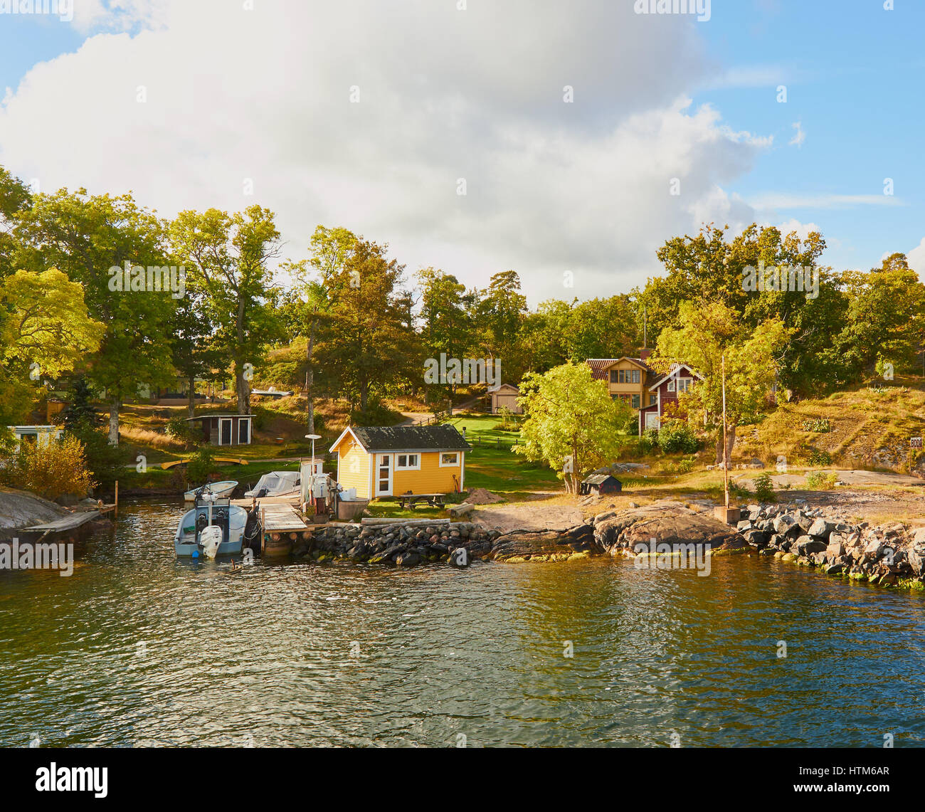 Small island community hi-res stock photography and images - Alamy
