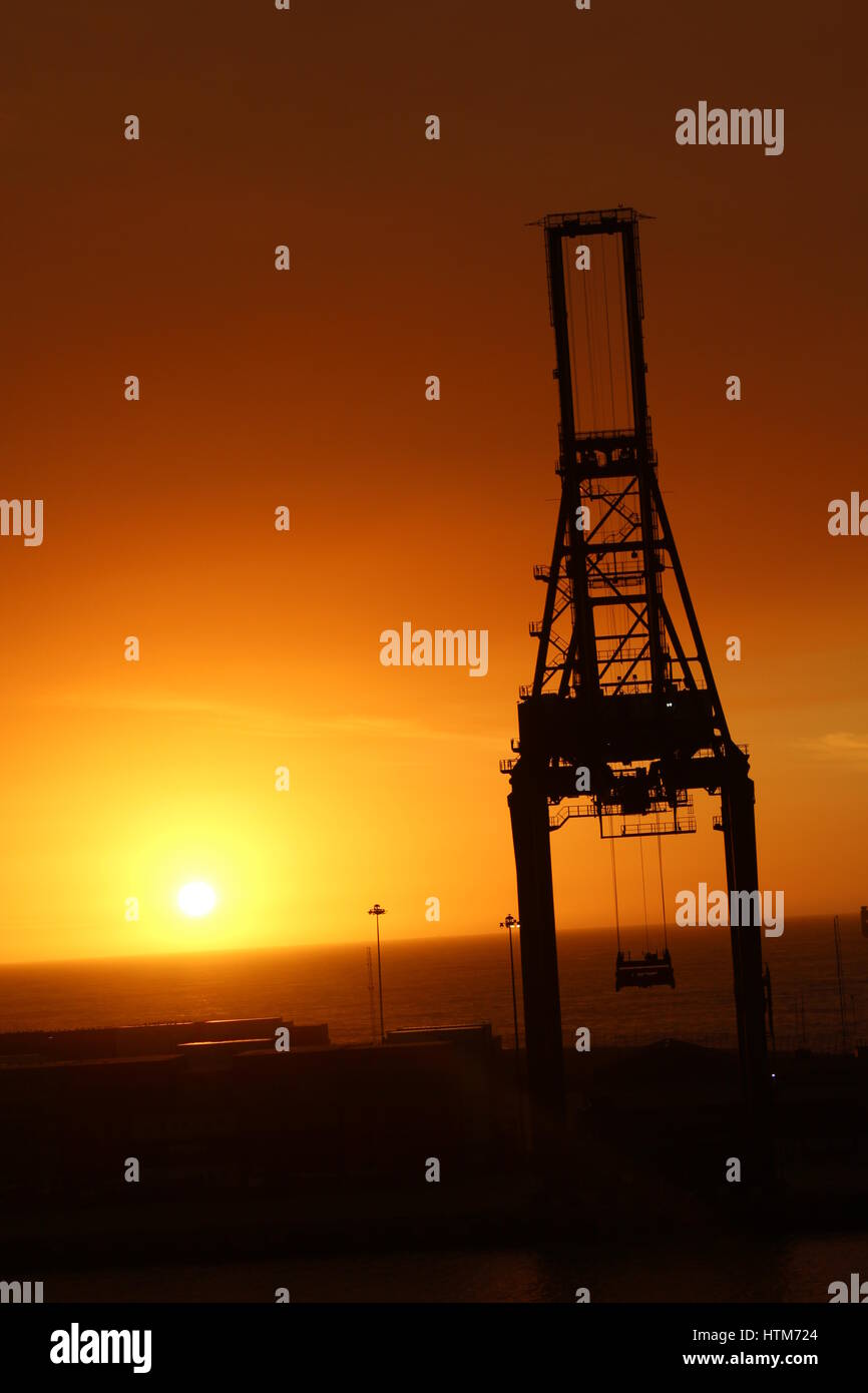 Harbor operation hi-res stock photography and images - Alamy