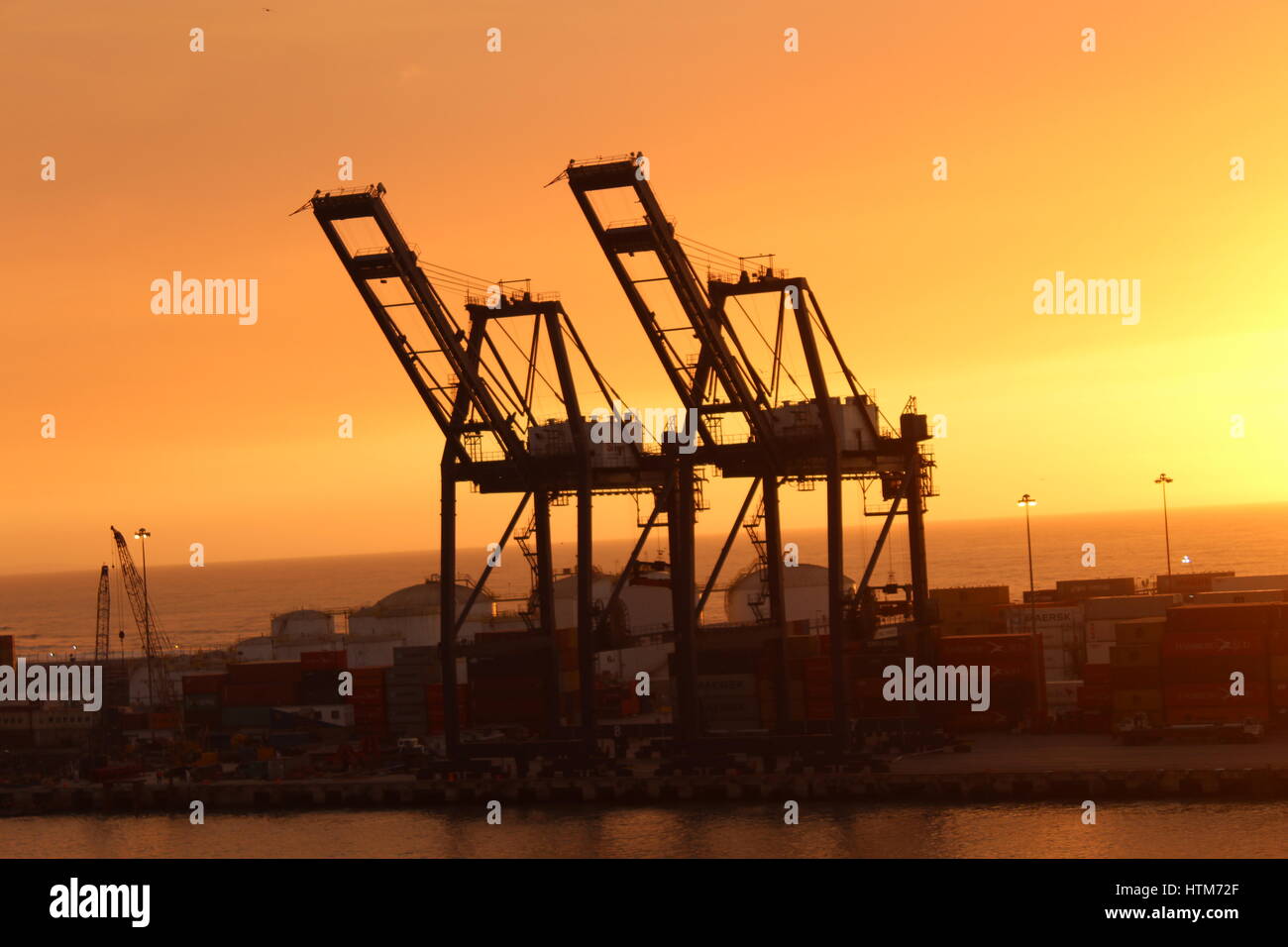 Harbor operation hi-res stock photography and images - Alamy