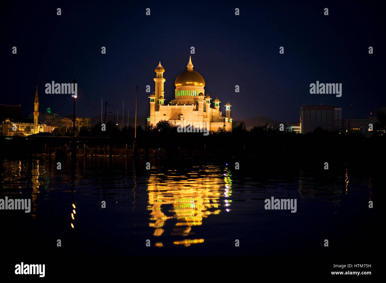 Sultan Omar Ali Saifuddin Mosque At Night