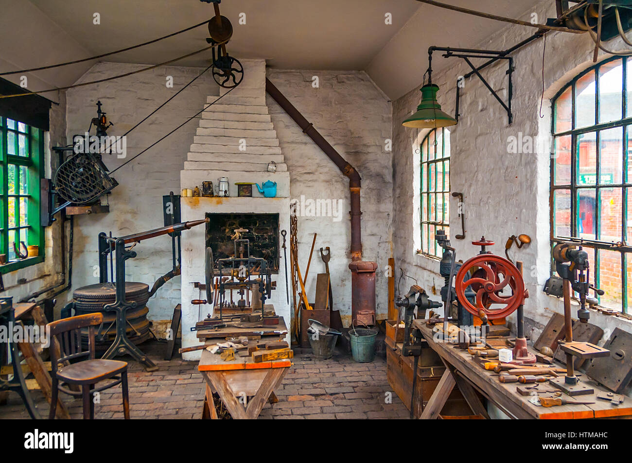 Blacksmith bellows hi-res stock photography and images - Alamy