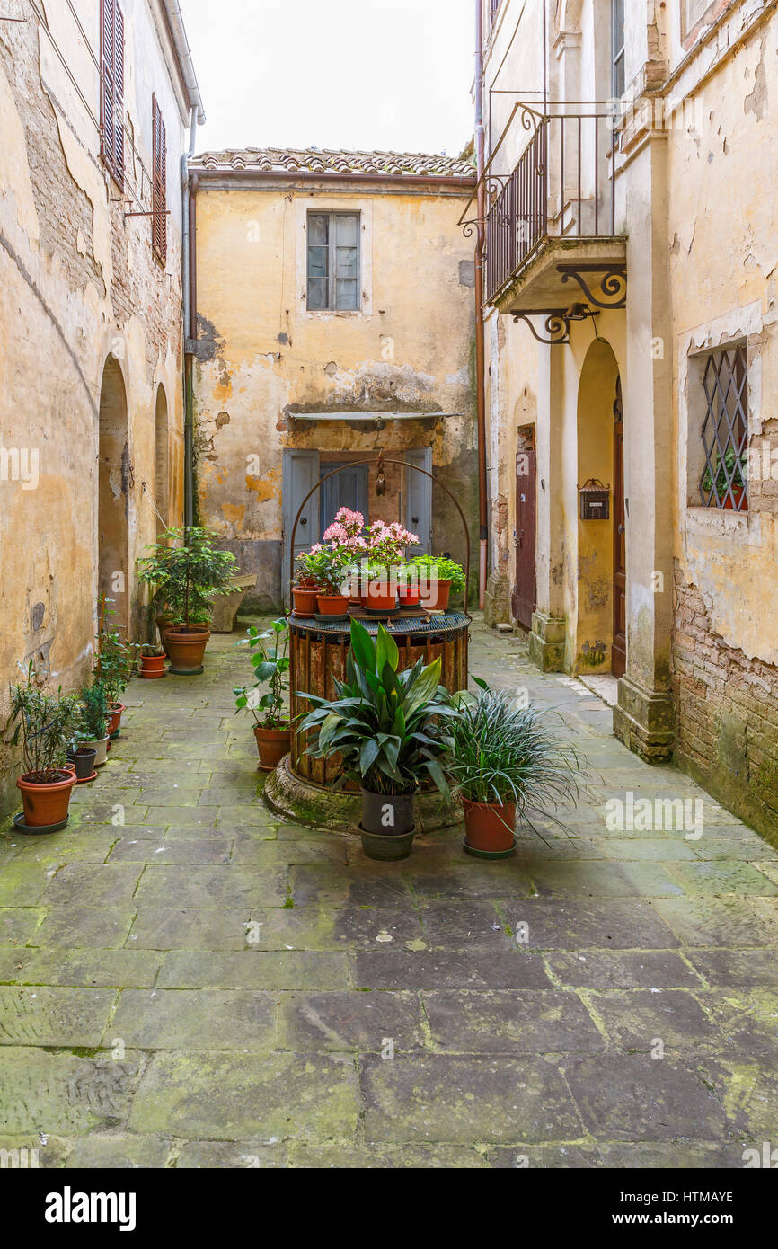 Courtyard with flowers in an Italian village Stock Photo - Alamy