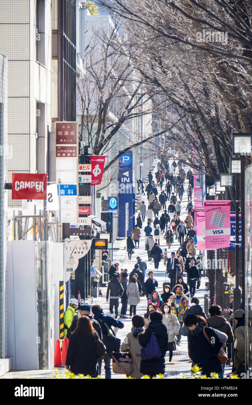 Bustling shopping hi-res stock photography and images - Alamy