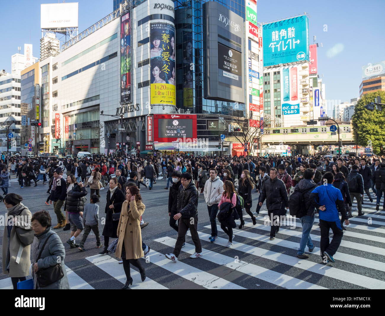 Busiest tokyo crossing hi-res stock photography and images - Alamy