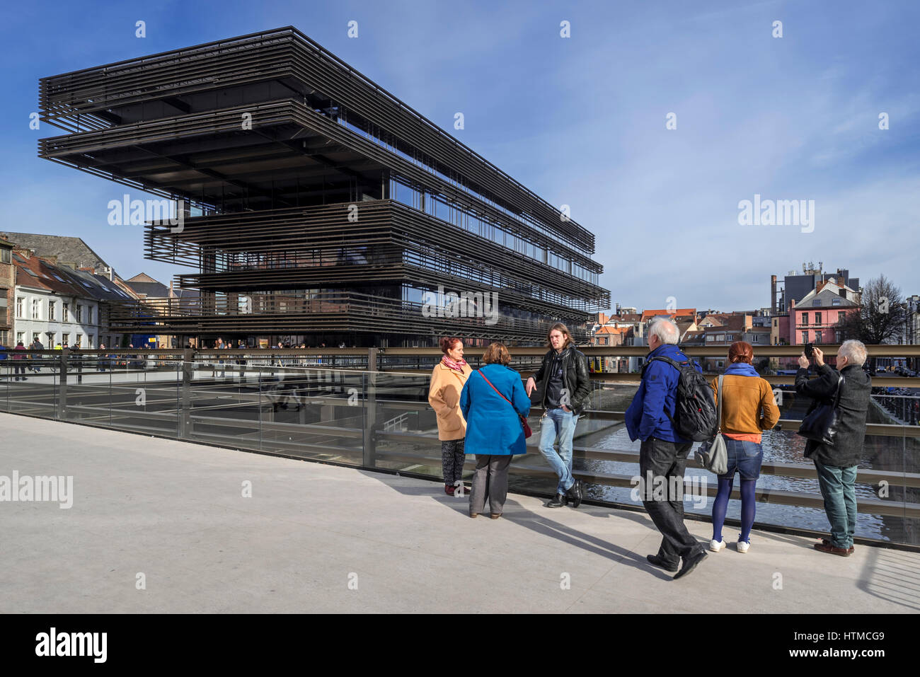 Modern library buildings hi-res stock photography and images - Alamy