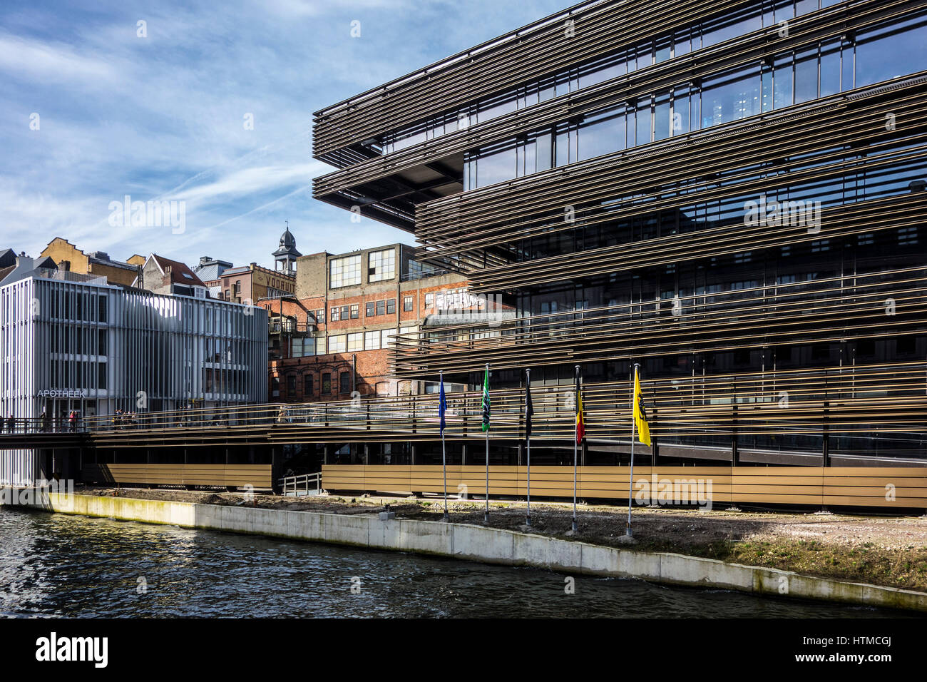 New library in town centre hi-res stock photography and images - Alamy
