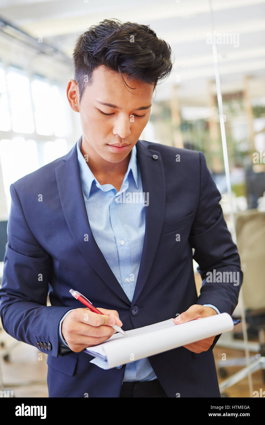 Consulting businessman hi-res stock photography and images - Alamy