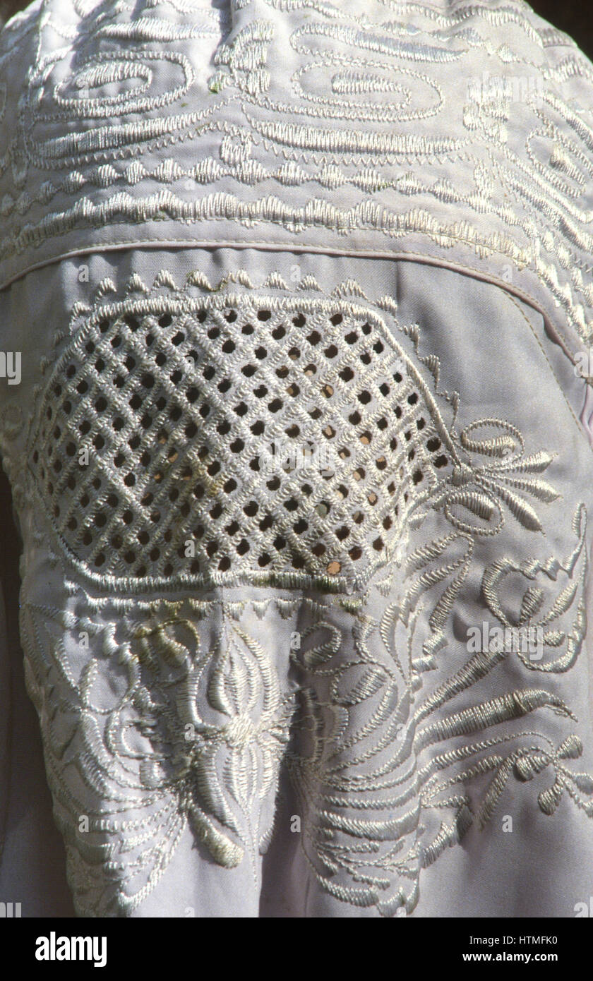 White burka hi-res stock photography and images - Alamy