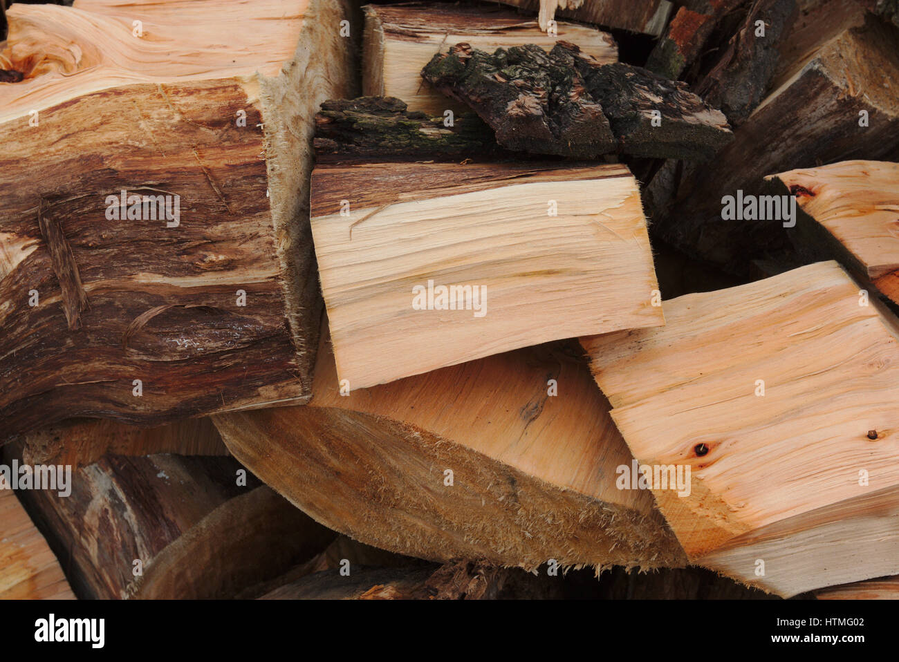 Pieces of chopped wood Stock Photo - Alamy