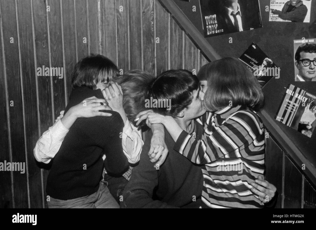 Couples kissing at the Golf-Drouot in Paris in 1964 Stock Photo - Alamy