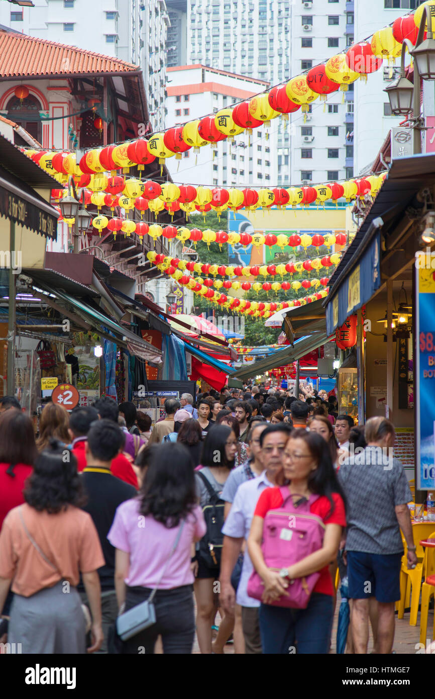 Crowds in Chinatown, Singapore Stock Photo - Alamy