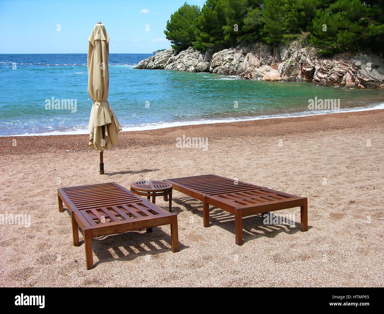 Empty beachfront hi-res stock photography and images - Alamy
