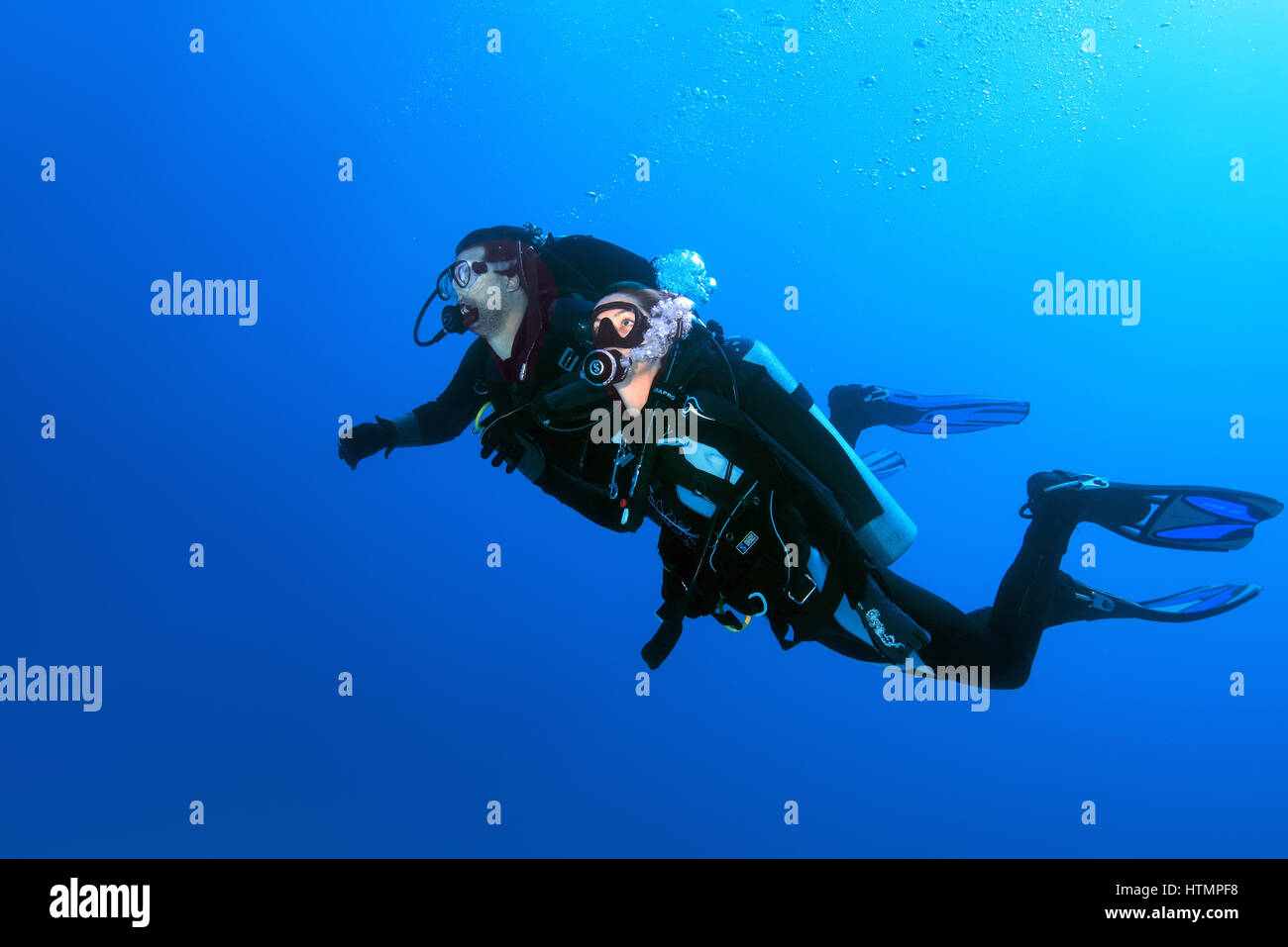 Two people scuba diving under hi-res stock photography and images - Alamy