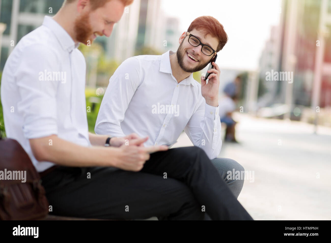 Two men talking on park bench hi-res stock photography and images - Alamy