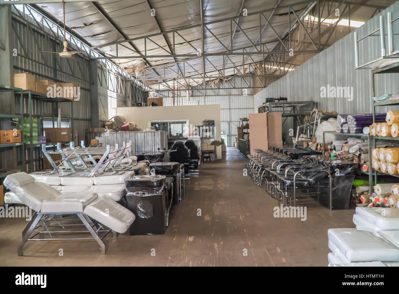 Merchandise on pallets Stock Photo - Alamy