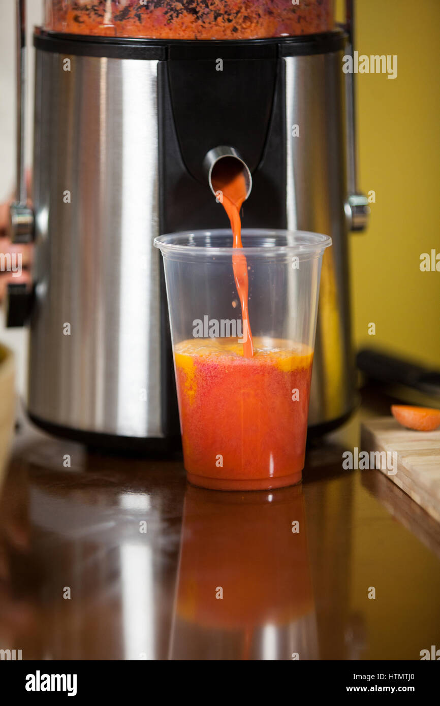 Shop assistant preparing fruit juice at health grocery shop Stock Photo ...