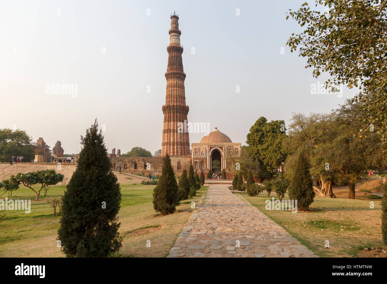 Qutb complex delhi hi-res stock photography and images - Alamy