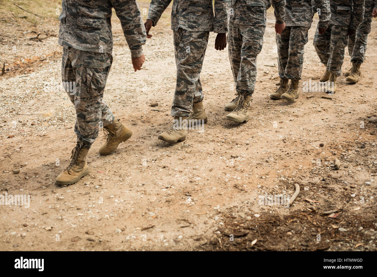 Army soldier walking in a row uniform hi-res stock photography and ...