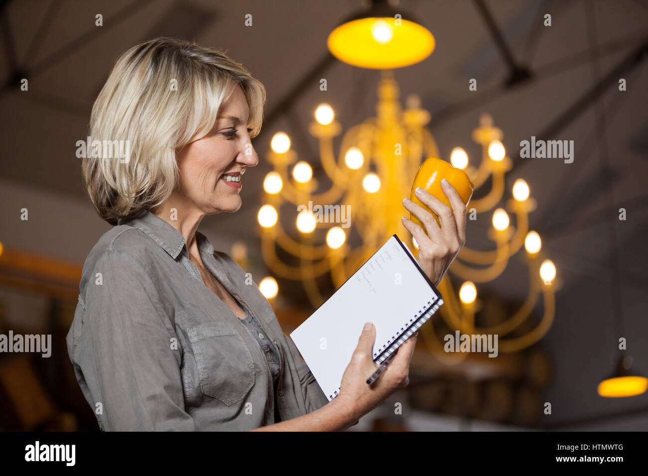 Female costumer checking bell pepper in supermarket Stock Photo - Alamy