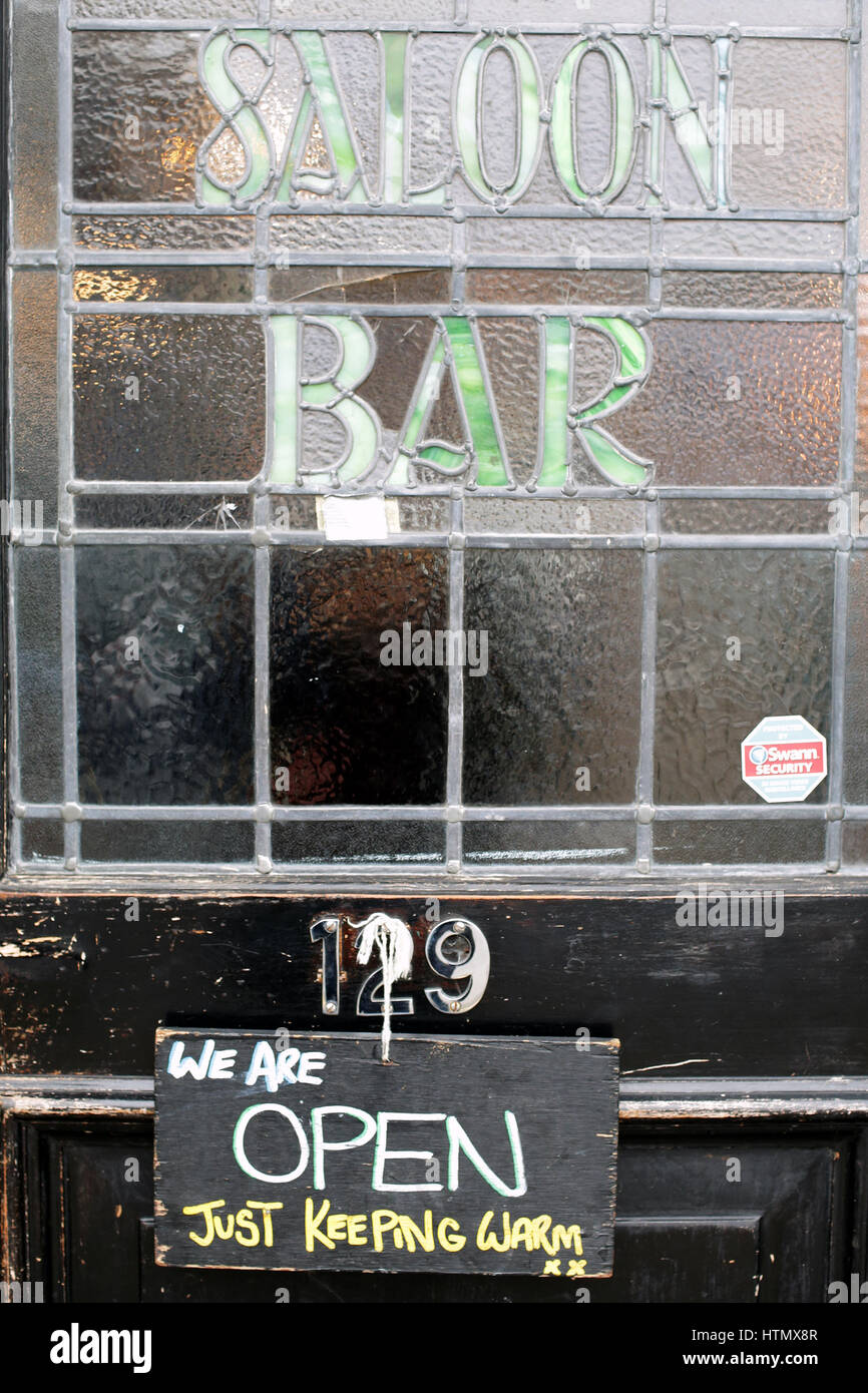 Pub Glass Window Stock Photos & Pub Glass Window Stock Images - Alamy
