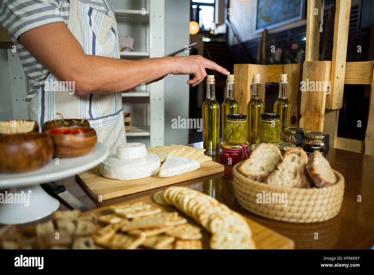 Counting staff hi-res stock photography and images - Alamy