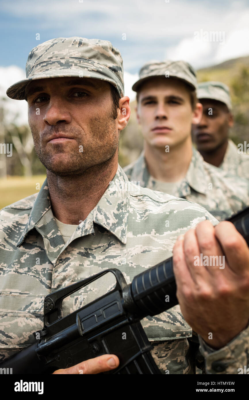 Army troops standing in line hi-res stock photography and images - Alamy
