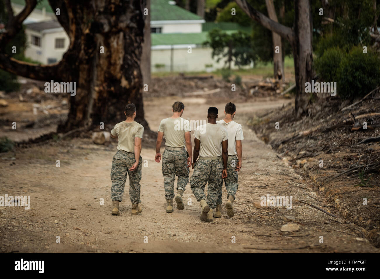 Soldiers walking together hi-res stock photography and images - Alamy