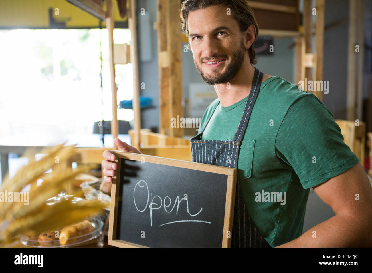 Opening flower shop hi-res stock photography and images - Alamy