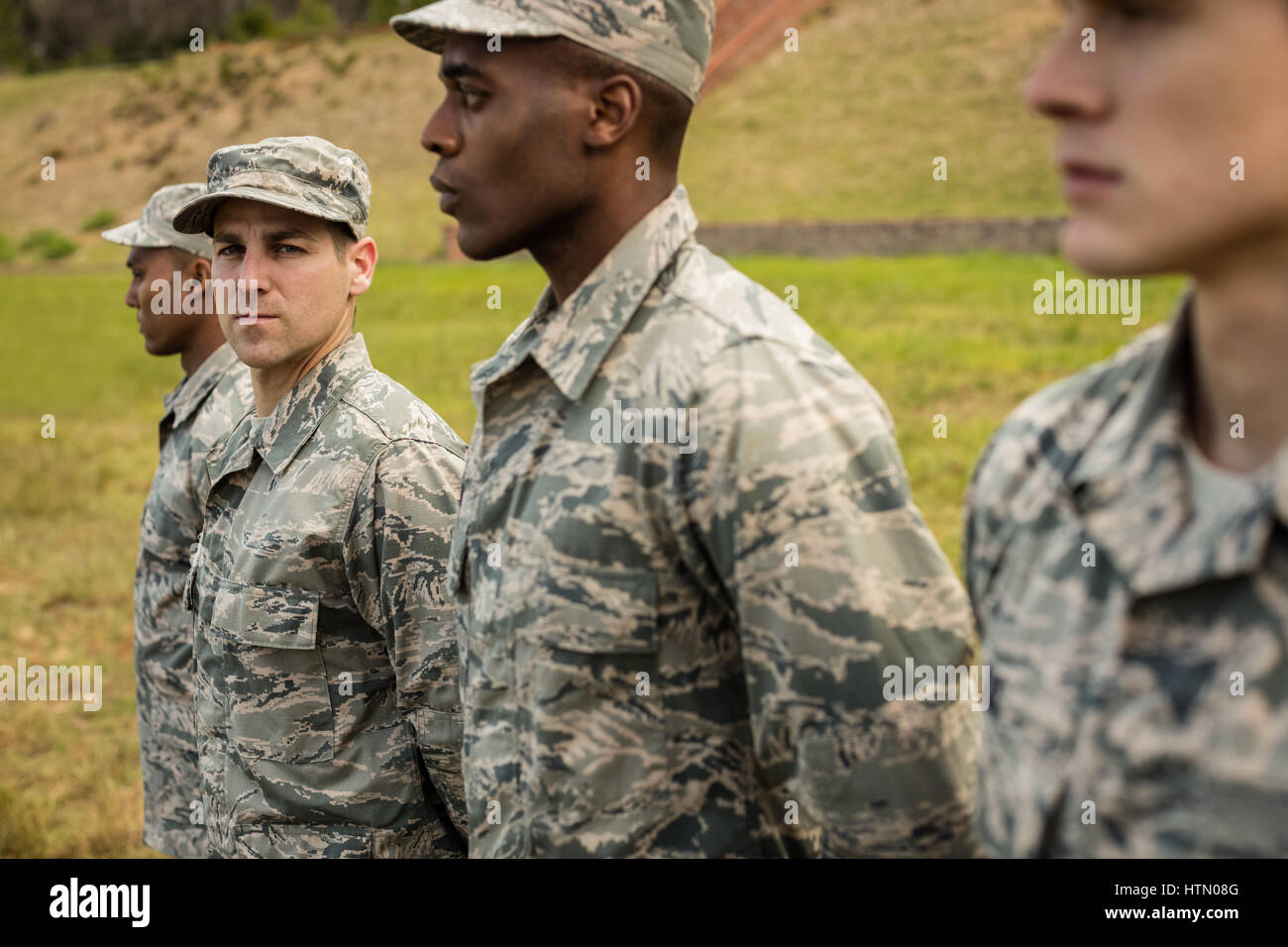 Soldiers standing line hi-res stock photography and images - Alamy
