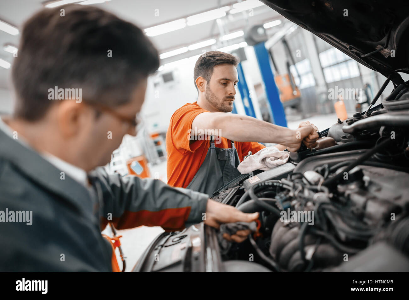 Car mechanic working at automotive service center Stock Photo - Alamy