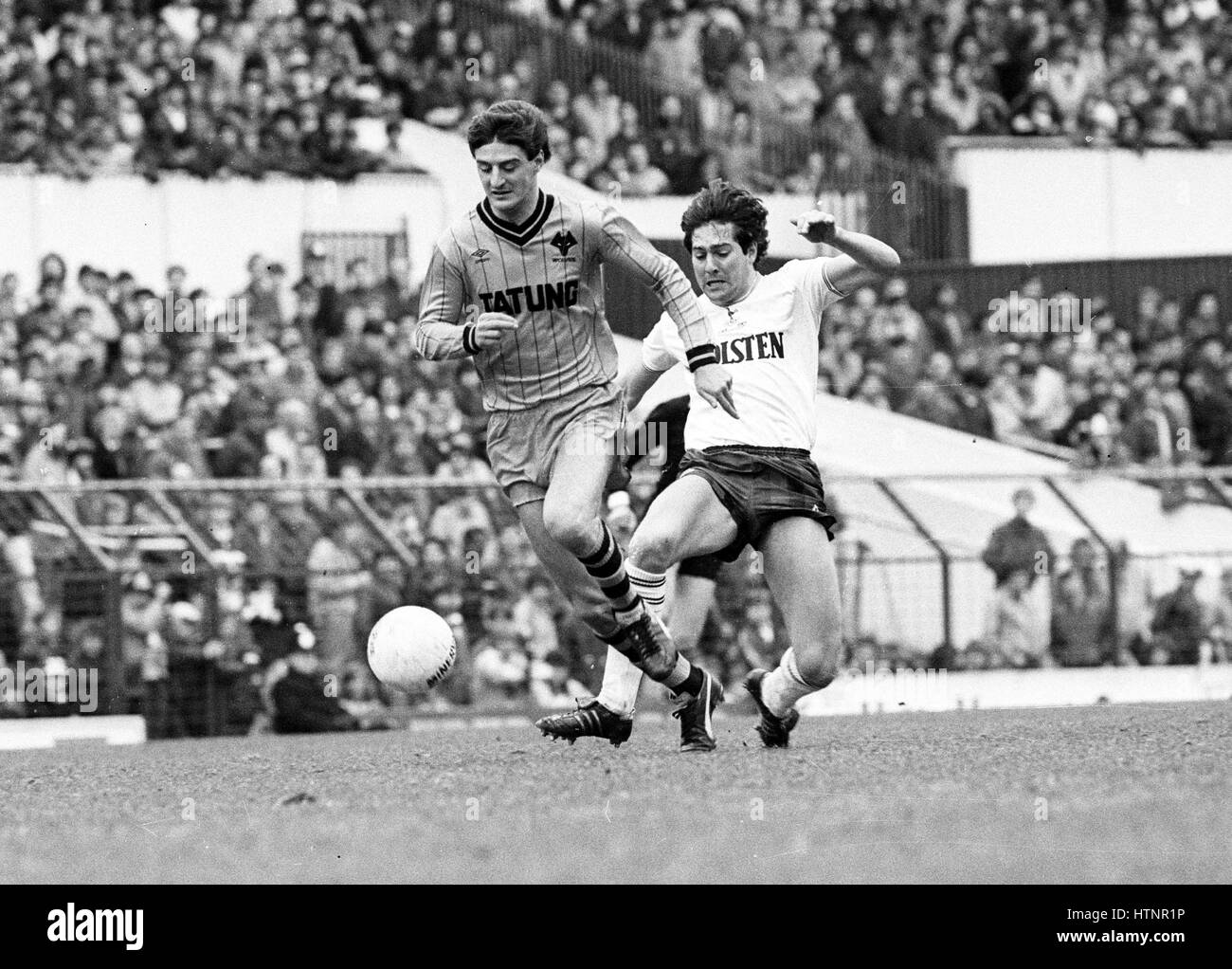 Footballer Wayne Clarke and Paul Miller in action Tottenham Hotspur v ...