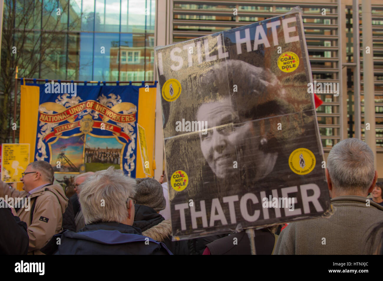 1984 miners strike police hi-res stock photography and images - Alamy