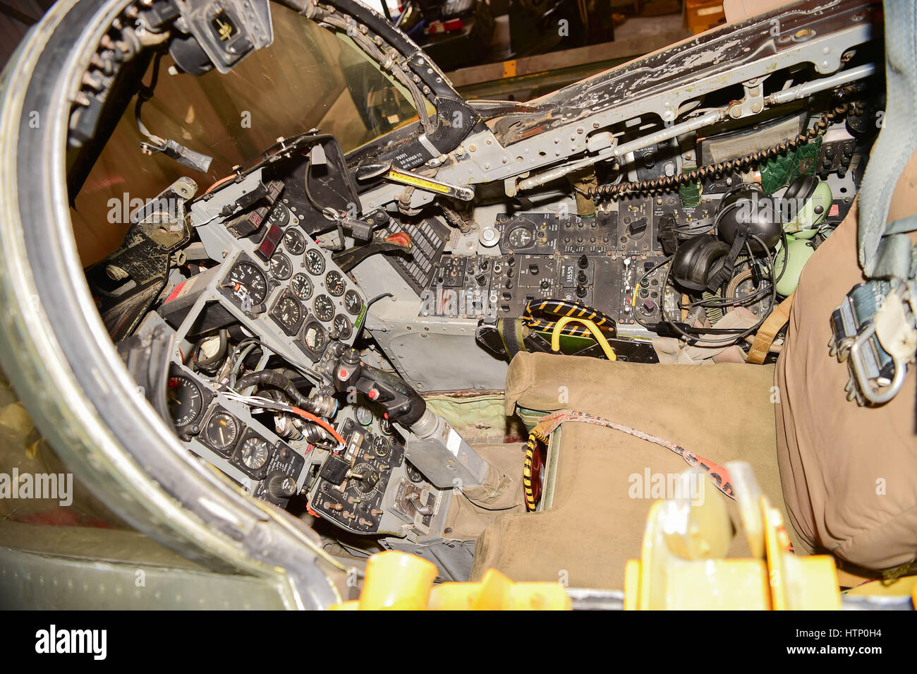 Awaiting parts hi-res stock photography and images - Alamy