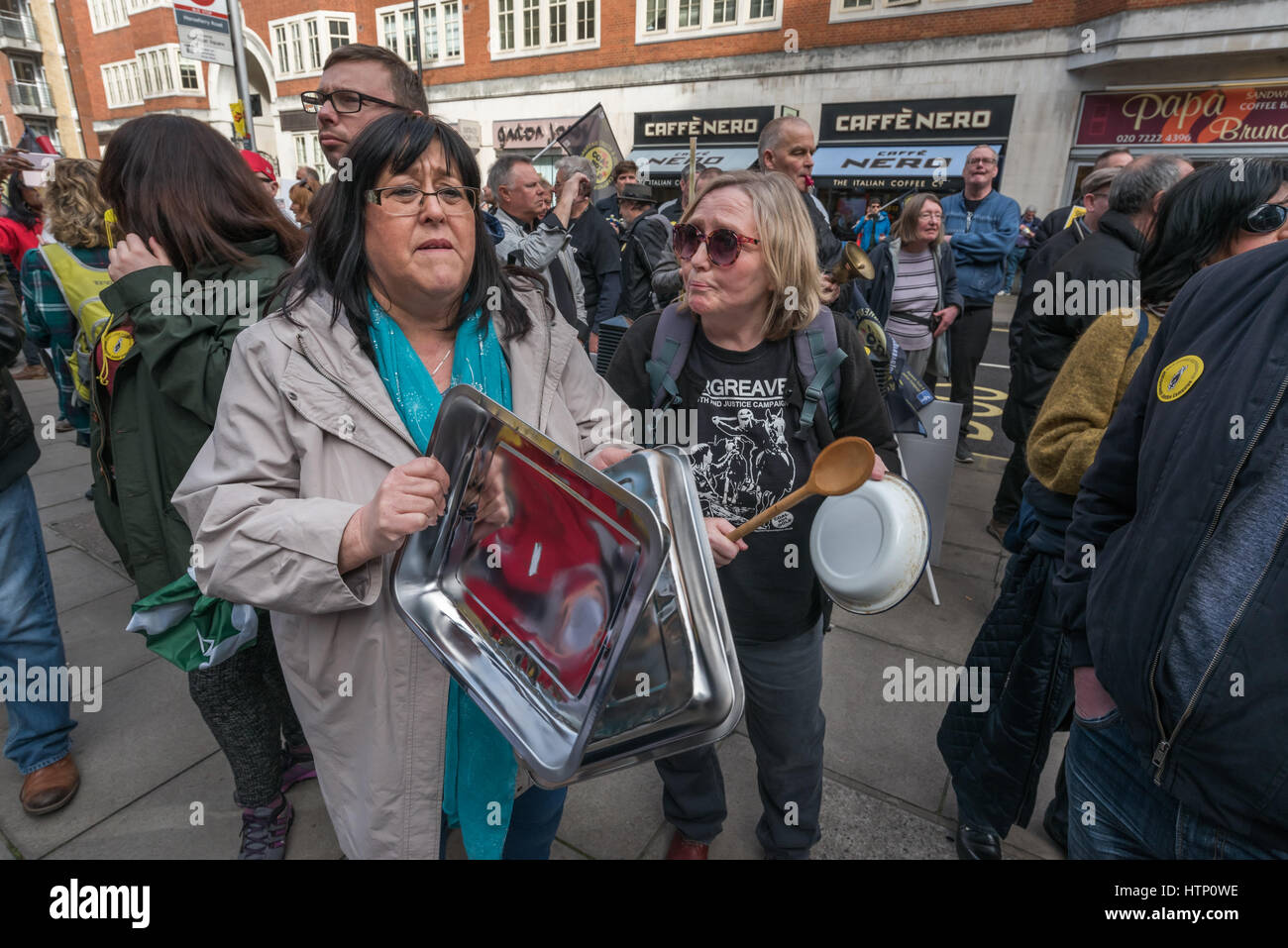 Wapping strike hi-res stock photography and images - Alamy