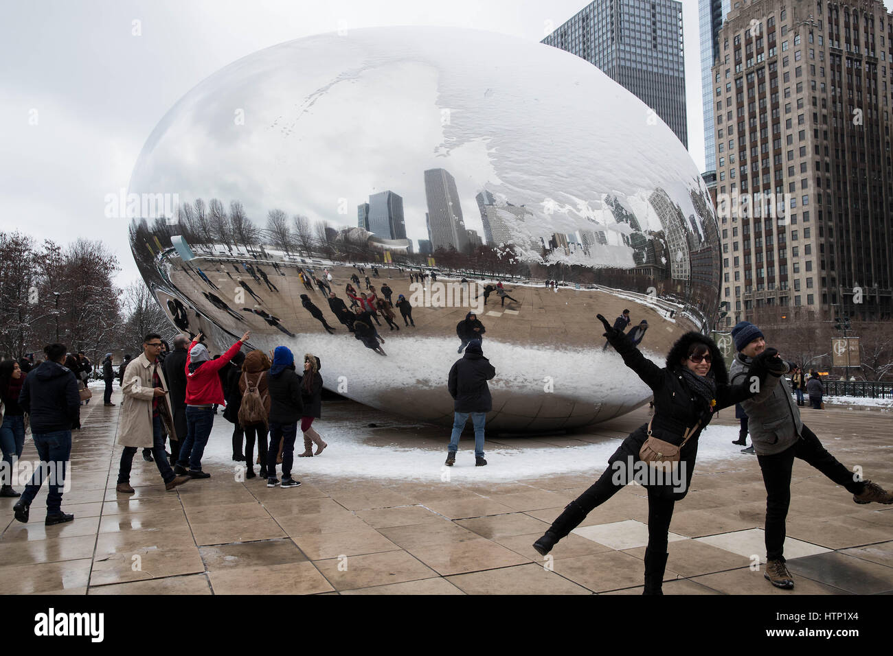 Chicago, USA. 13th Mar, 2017. Tourists pose in front of the snow ...